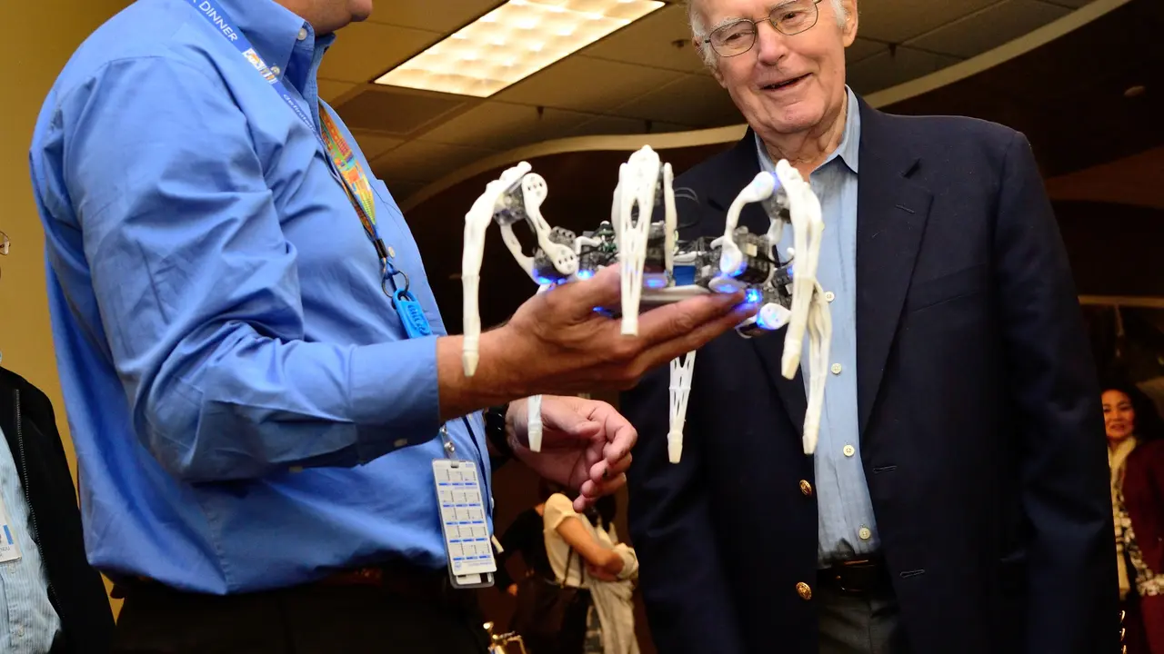 Pencipta Hukum Moore Sekaligus Pendiri Intel Gordon Moore Meninggal ...