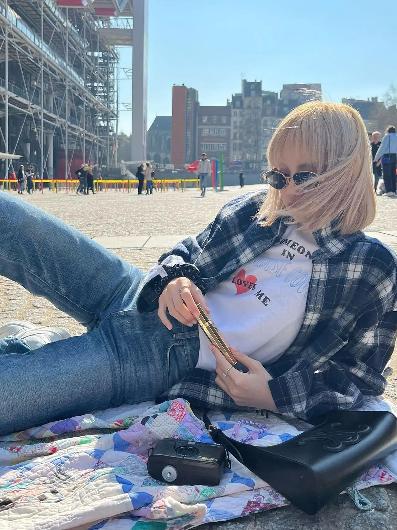 Tak Perlu Bingung Cari Outfit Casual, OOTD Ala Lisa BLACKPINK ini Bikin ...