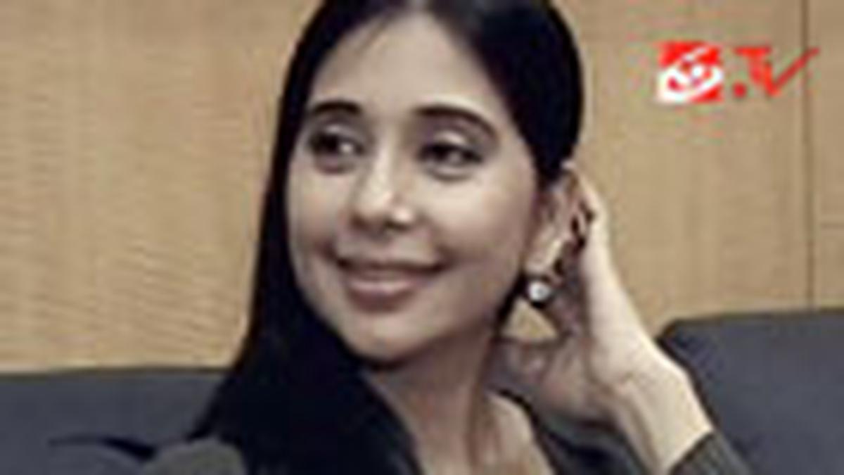 Ayu Azhari Gagal ''Pesantrenkan'' Anak - Video Liputan6.com