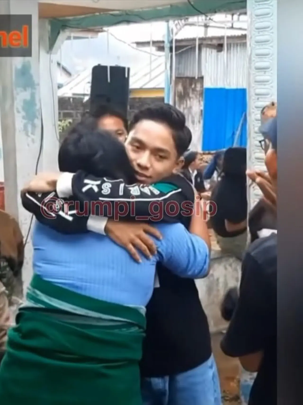 Sang Oma Meninggal Dunia, Ini Potret Haru Betrand Peto Disambut Keluarga saat Pulang Kampung ...