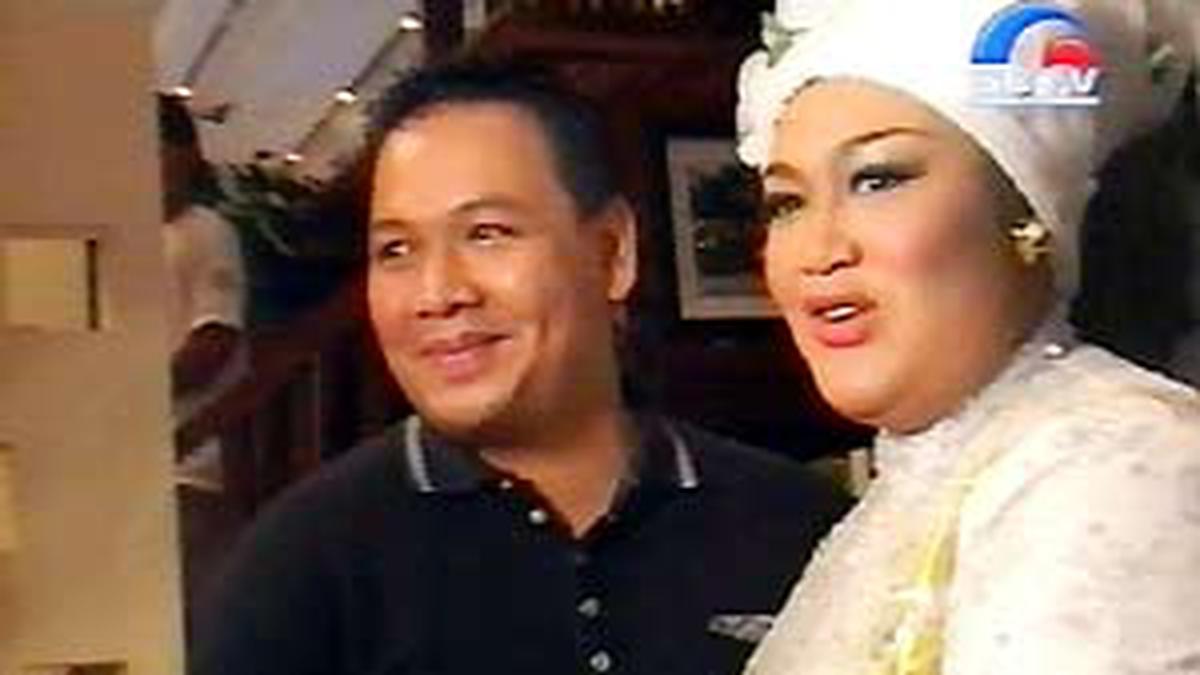 Dewi Hughes Menggugat Cerai Sang Suami - ShowBiz Liputan6.com