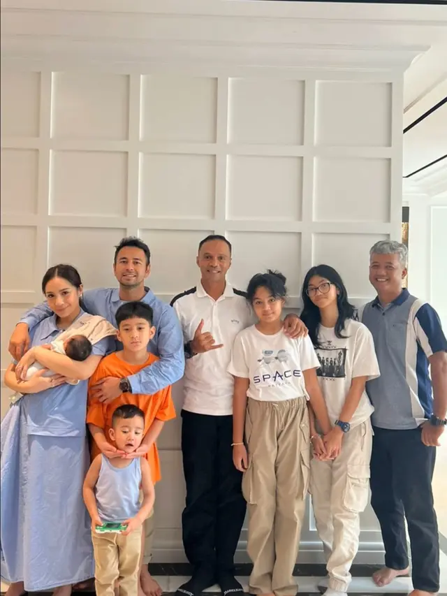 7 Potret Raffi Ahmad Adopsi Anak, Nagita Bahagia Punya Bayi Perempuan - Hot Liputan6.com