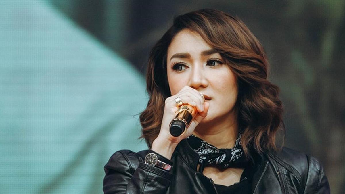 6 Potret Terbaru Melly Mono Eks Vokalis SHE, Awet Muda di Usia 36 Tahun ...