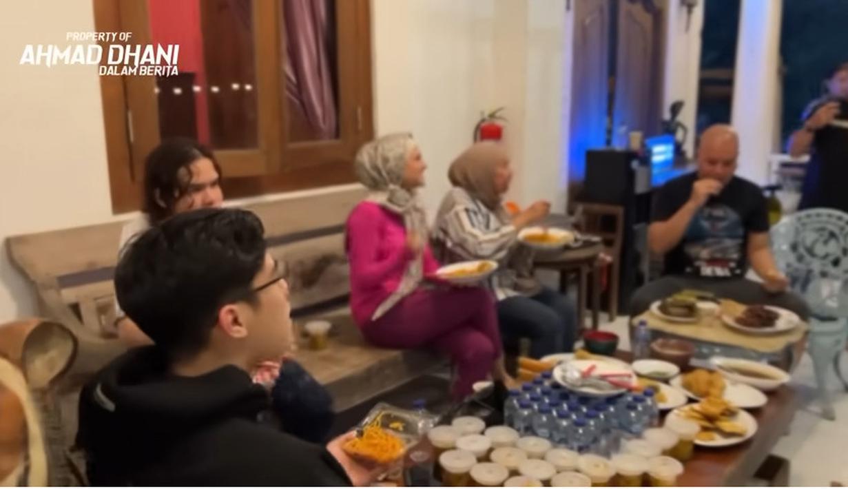 Potret Ahmad Dhani dan Keluarga Buka Bersama di Villa, Menu Lontong hingga Gorengan - Photo ...