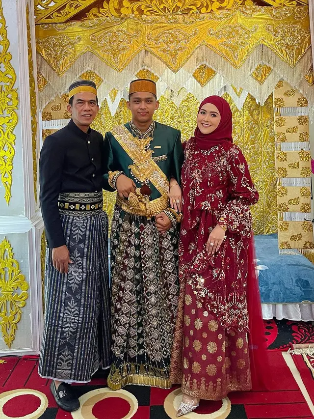 8 Potret Meggy Wulandari di Acara Siraman dan Mappacci Anak Sambung ...