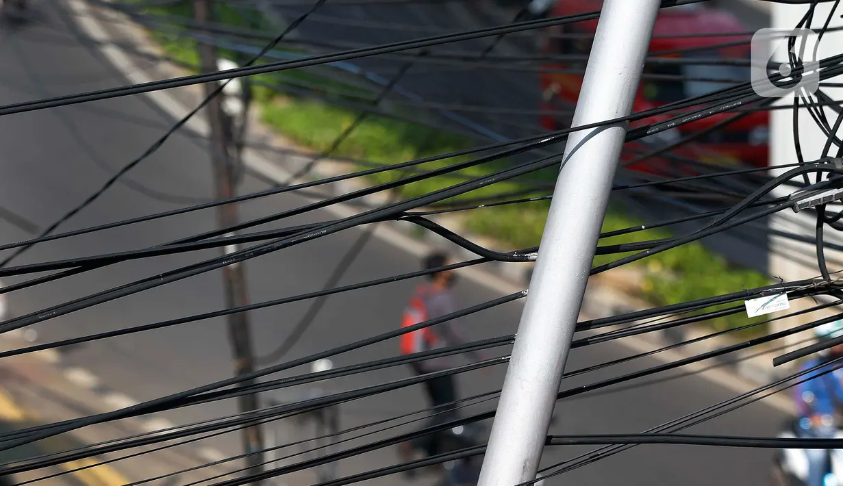 FOTO: Kabel Kusut Jadi Pemandangan di Ibu Kota - Foto Liputan6.com