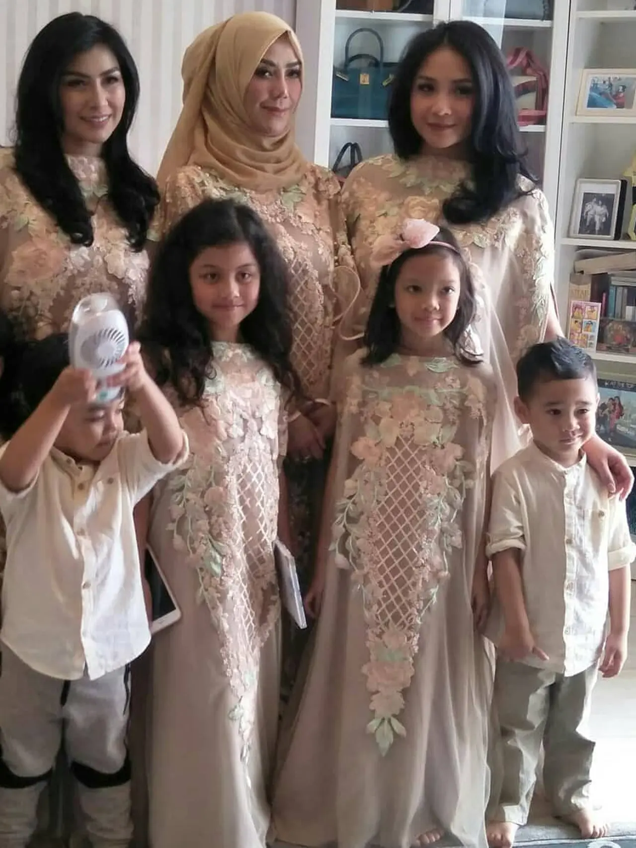 Syahnaz Sadiqah Gelar Pengajian Jelang Menikah - ShowBiz Liputan6.com