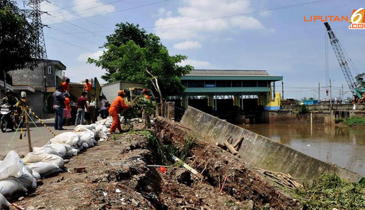 [FOTO] Tanggul Banjir Kanal Barat yang Amblas Mulai Diperbaiki - Foto ...