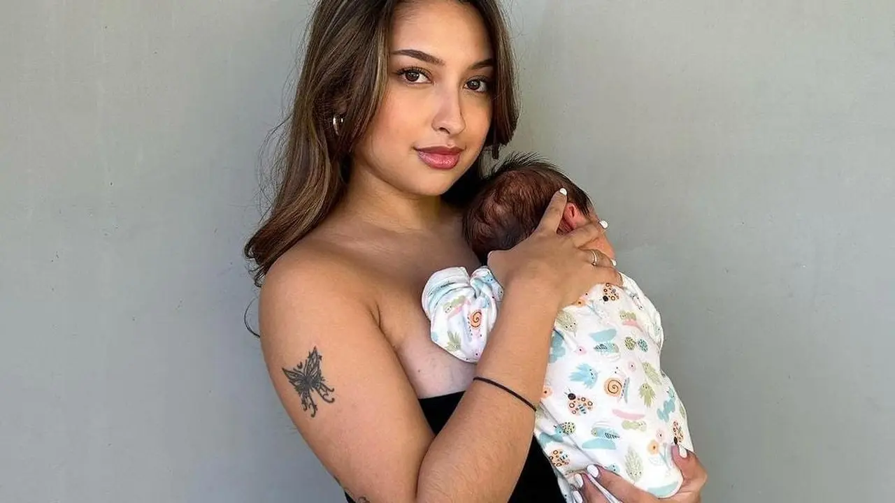 7 Potret Jennifer Coppen saat Momong Anak, Mama Muda yang Stylish ...