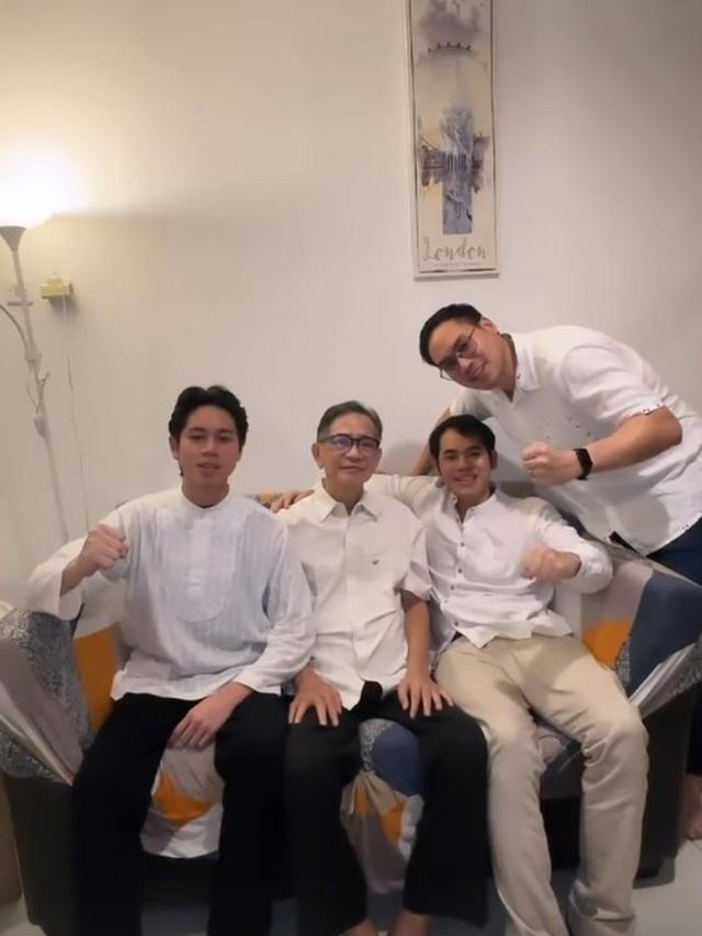 7 Potret Terbaru Ray Sahetapi Usai Stroke, Jalani Lebaran Bareng Keluarga