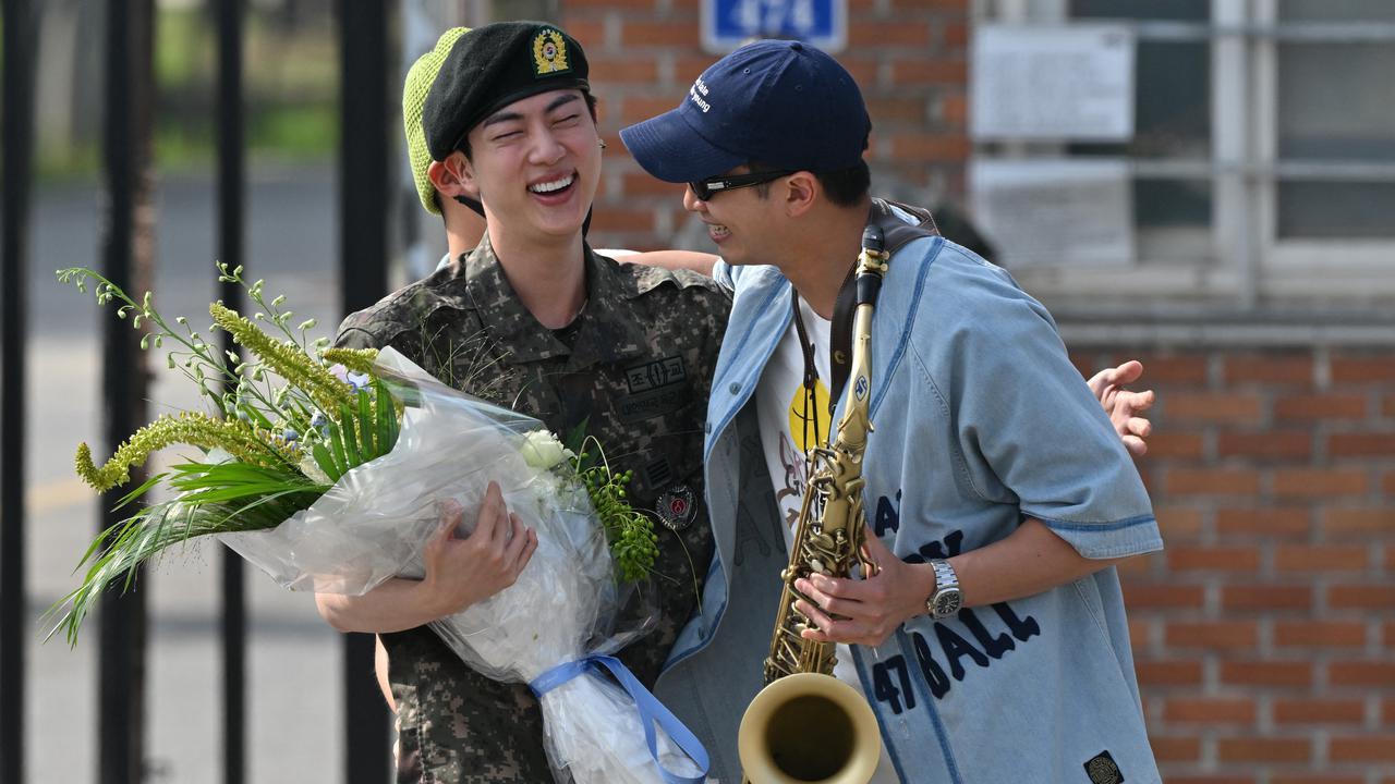 15 Artis Korea yang Selesai Wamil di 2025: Siap Kembali Guncang ...