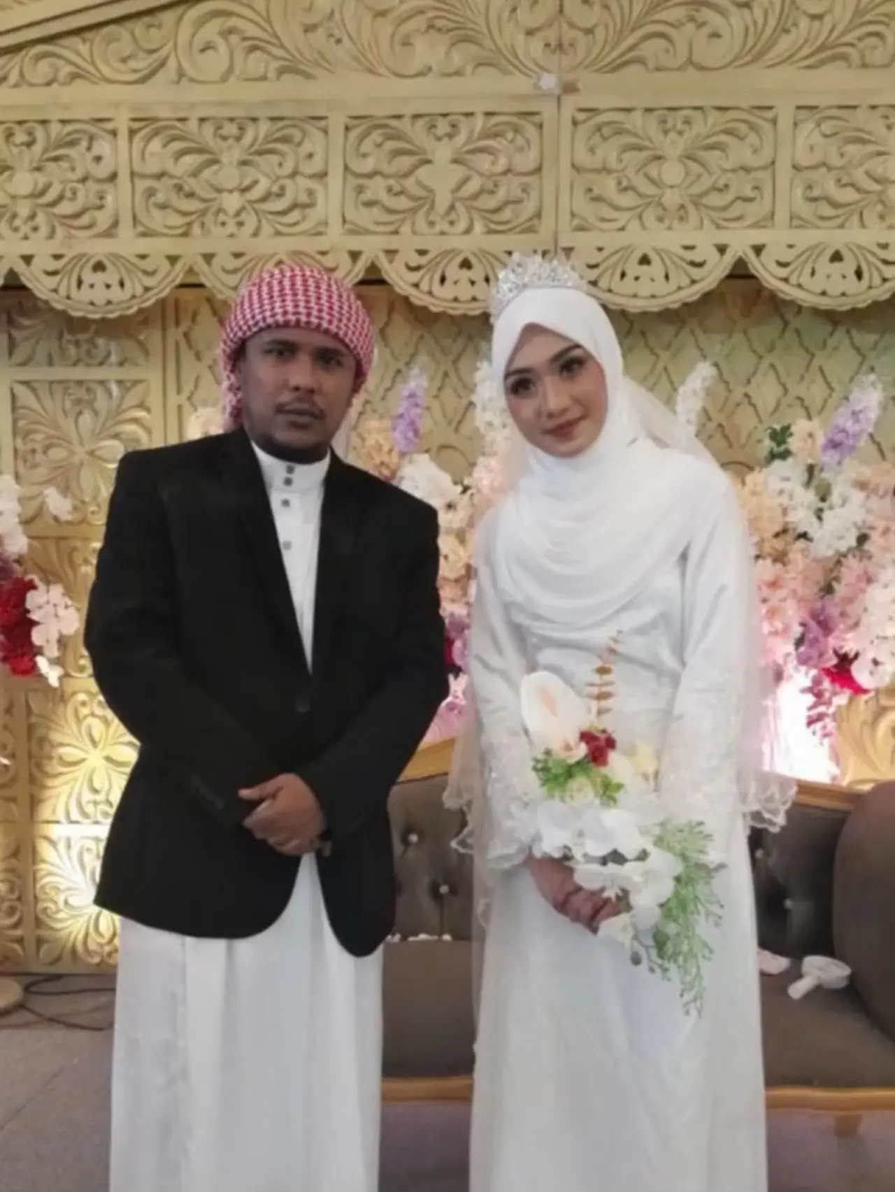 Komika Mamat Alkatiri Resmi Menikah, Nangis Kejer di Pelukan Arie ...