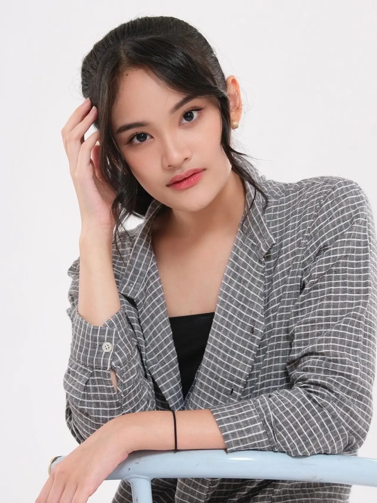 Untuk Tampilan Menarik, Ini Cara Menentukan Potongan Poni Berdasarkan ...