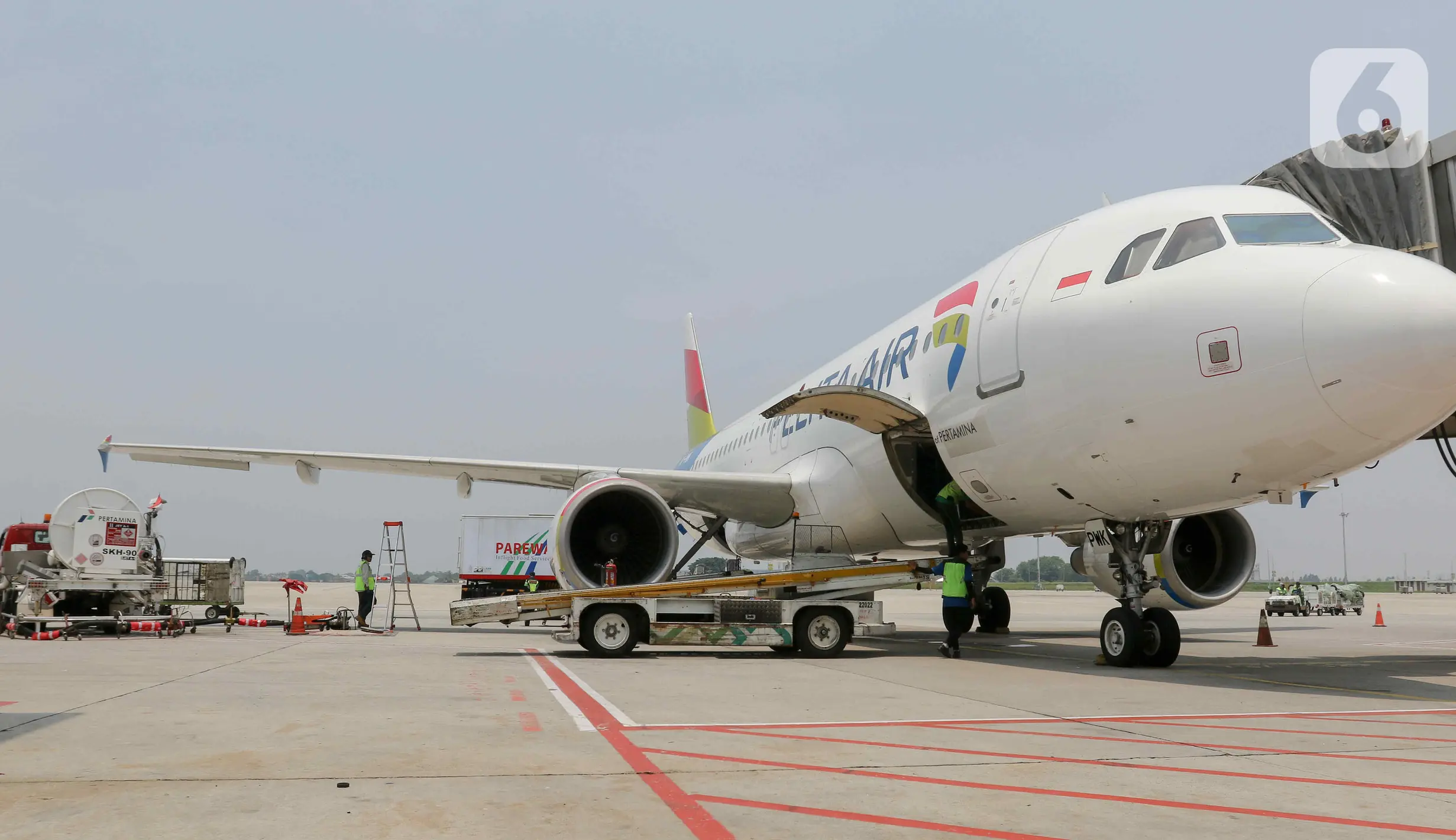 Melihat dan Memahami Proses Pengisian Bahan Bakar Pesawat - Foto ...