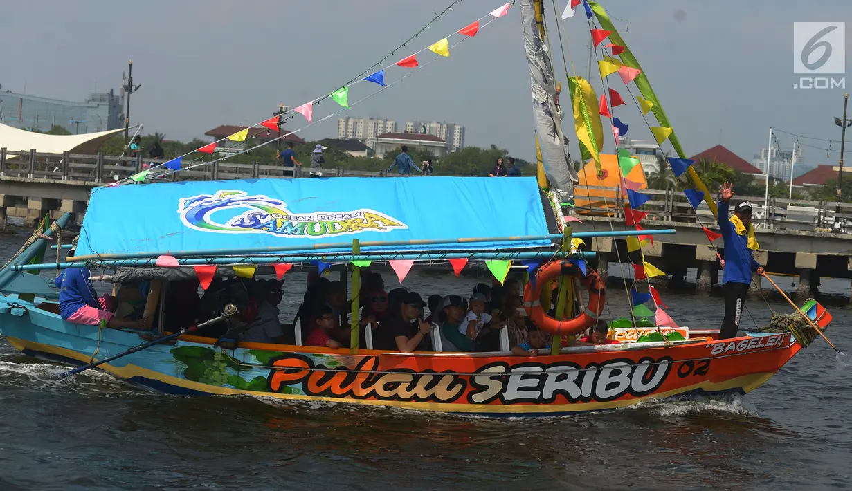 FOTO: Menikmati Keindahan Pantai Ancol Naik Perahu Wisata - Foto ...