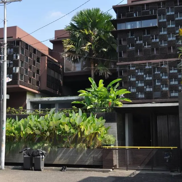 Mengulik Lagi Rumah Botol Milik Ridwan Kamil di Bandung - Lifestyle ...