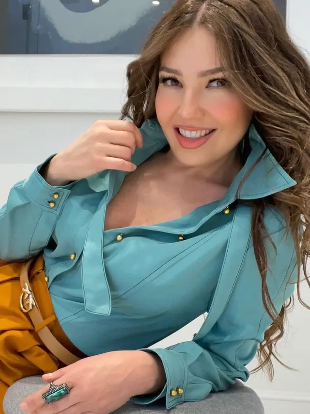 6 Potret Thalia Si Maria Mercedes yang Baru Ultah ke-50, Pesonanya Tak ...