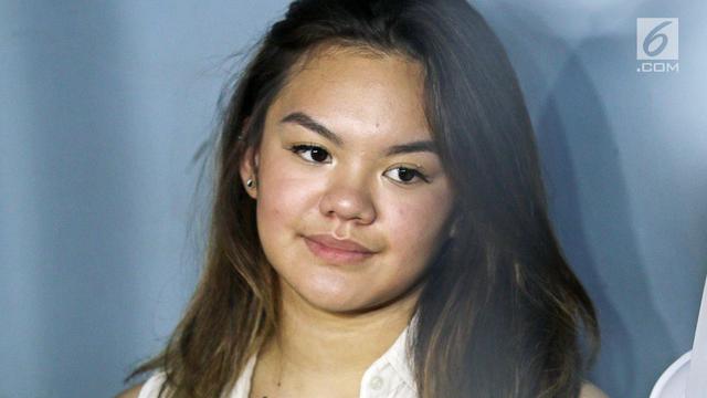 Pose Bersama Shafa Harris, Ayu Ting Ting Diejek - ShowBiz Liputan6.com