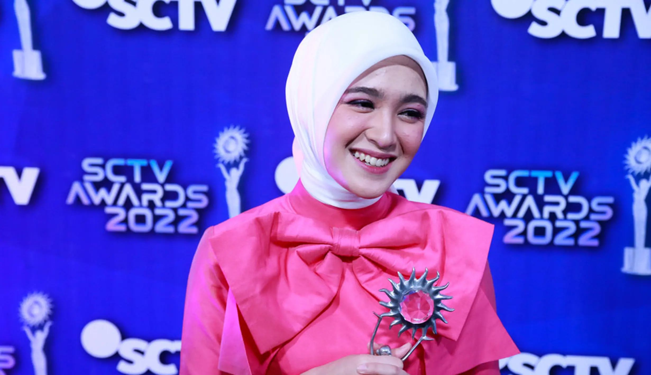 Potret Cut Syifa Raih Penghargaan SCTV Awards 2022, 15 Tahun Berkarier ...