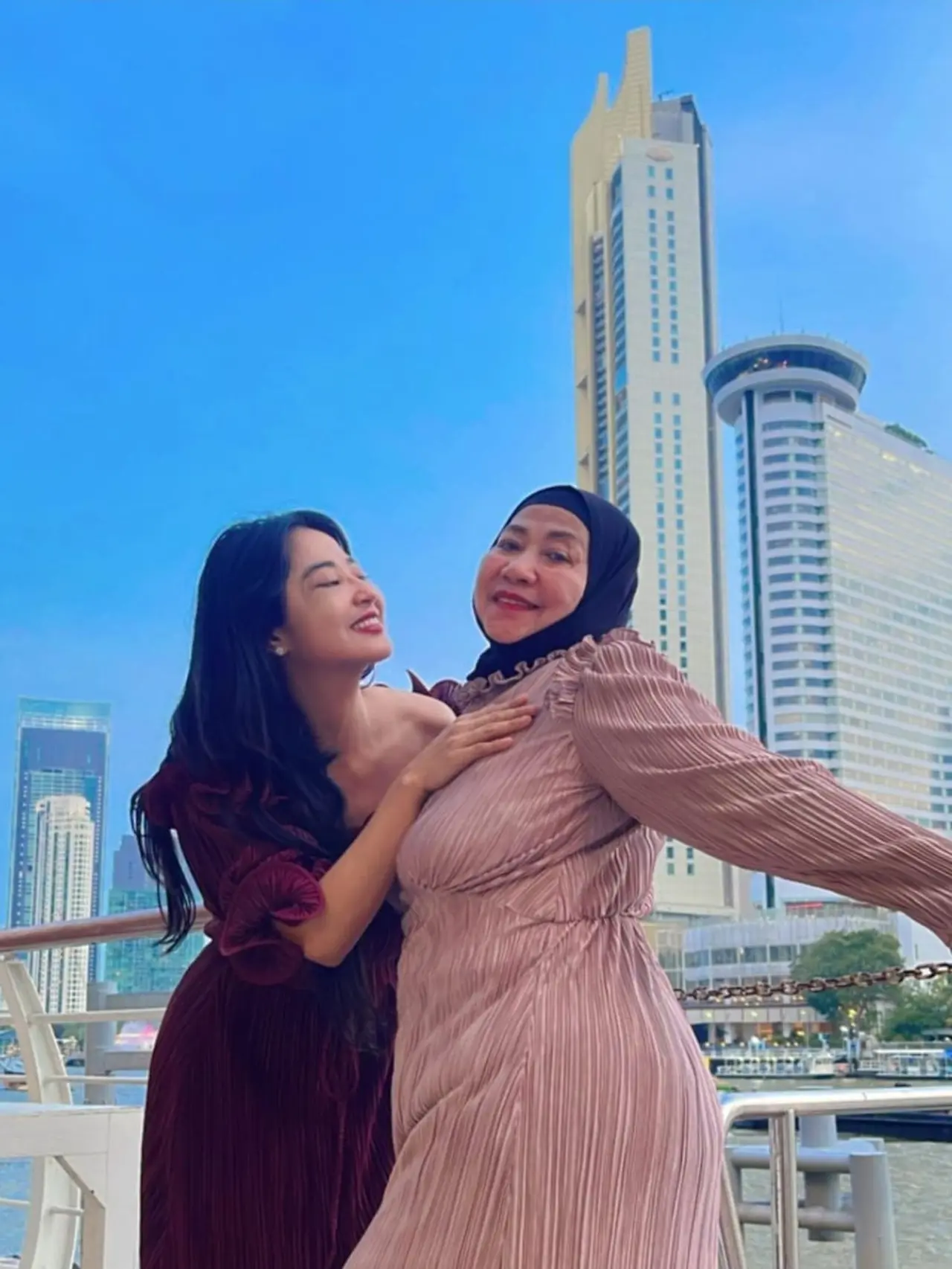 7 Potret Terbaru Dewi Perssik Pasca Oplas Mata, Wajah Bengkak Jadi ...