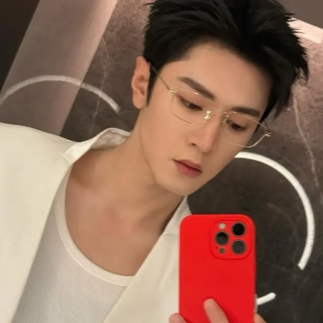 6 Potret Chen Zheyuan Lawan Main Zhao Lusi di Dracin Hidden Love ...