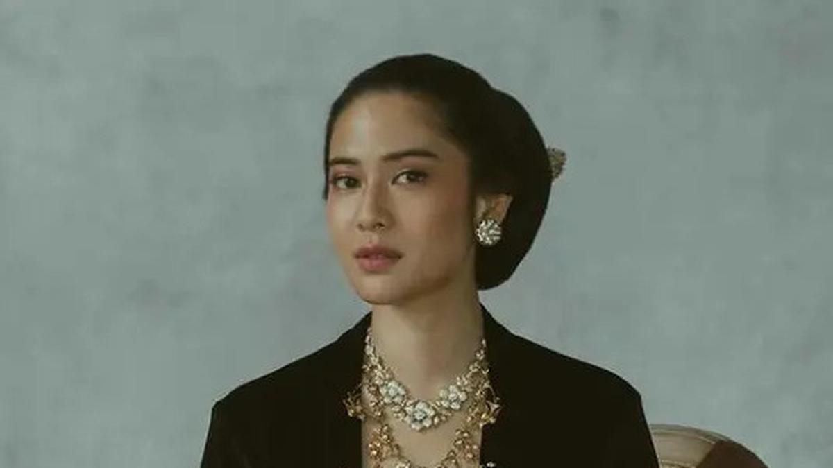 Inspirasi Fashion Tradisional: Kebaya dan Outer dalam Gaya Dian ...