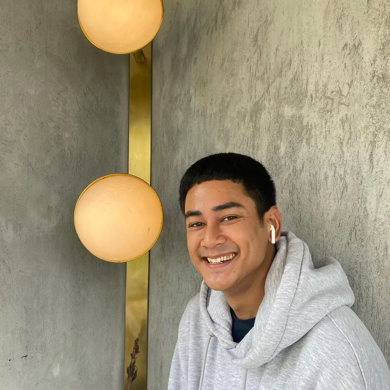 Genap Berusia 35 Tahun, Ini 6 Potret Terbaru Dwi Andhika yang Masih ...