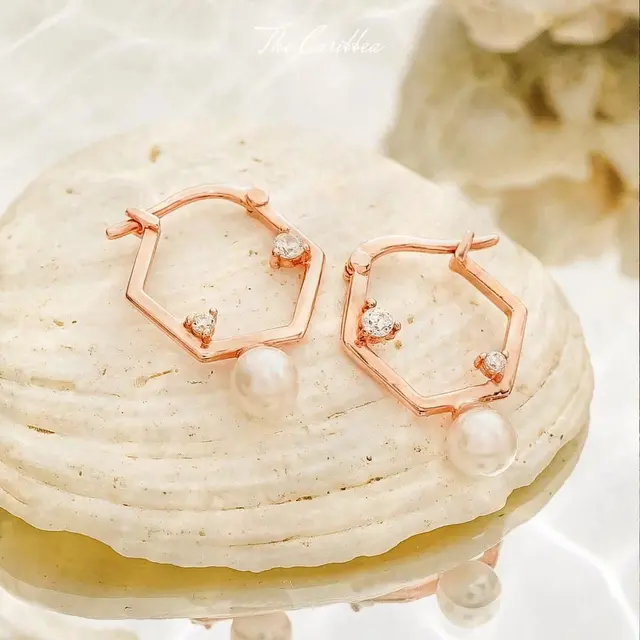 Anting Emas Terpopuler 2025, Desain Elegan yang Bikin Makin Percaya ...