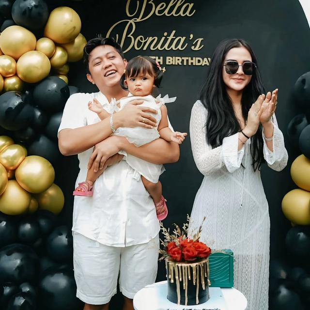 5 Potret Denny Caknan Rayakan Ulang Tahun ke-26 Bella Bonita, Meriah ...