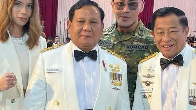 7 Potret Deddy Corbuzier Berseragam TNI, Gagah Pose Bareng 5 Jenderal ...