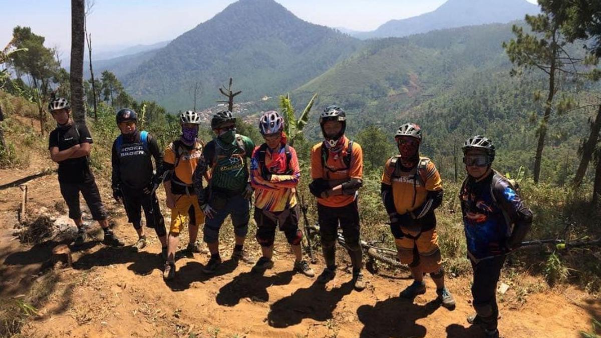 6 Fakta Menarik Gunung Pacet di Sumedang yang Bentuknya Mirip Lintah ...