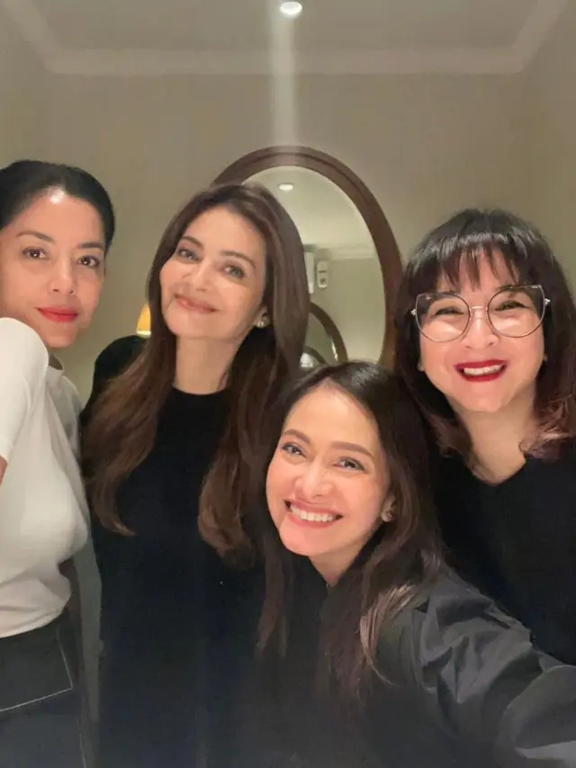 Geng Mama Cantik Awet Muda Kumpul Bareng, Cantiknya Abadi Kayak Vampir ...