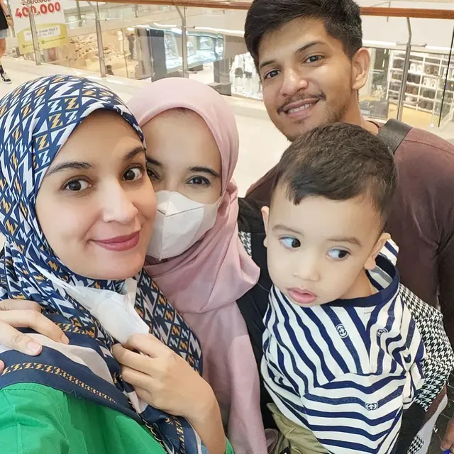 Jauh dari Dunia Hiburan, 9 Potret Yusuf Averoes Adik Kesayangan Zaskia ...