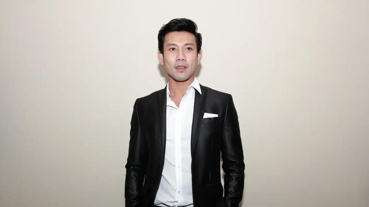 Main Film, Denny Sumargo Ingin Tetap Dikenal sebagai Pebasket - ShowBiz ...