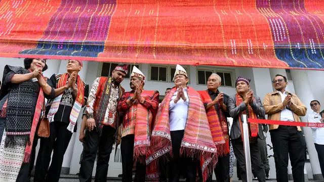 Ulos Sepanjang 1.000 Meter dari Sumut Diberangkatkan untuk Dibentangkan ...