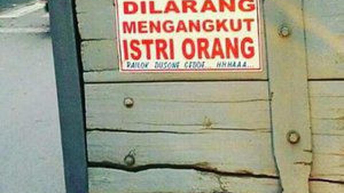 10 Tulisan Kocak di Bak Mobil Box Ini Bikin Ngakak - Intermezzo Otosia.com