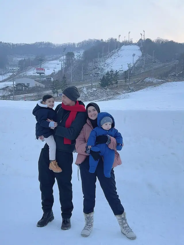 6 Momen Cut Meyriska dan Roger Danuarta Liburan Akhir Tahun di Korea ...