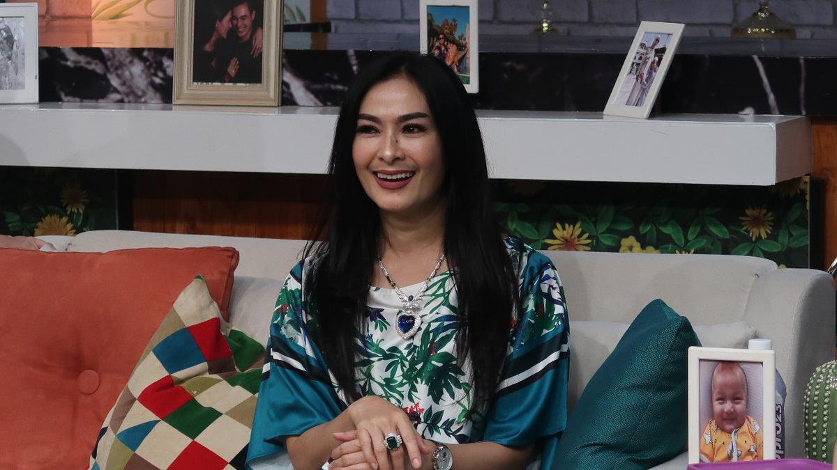 Iis Dahlia dan Inul Daratista Bersaing Sebagai Penyanyi Dangdut Terpopuler - ShowBiz Liputan6.com