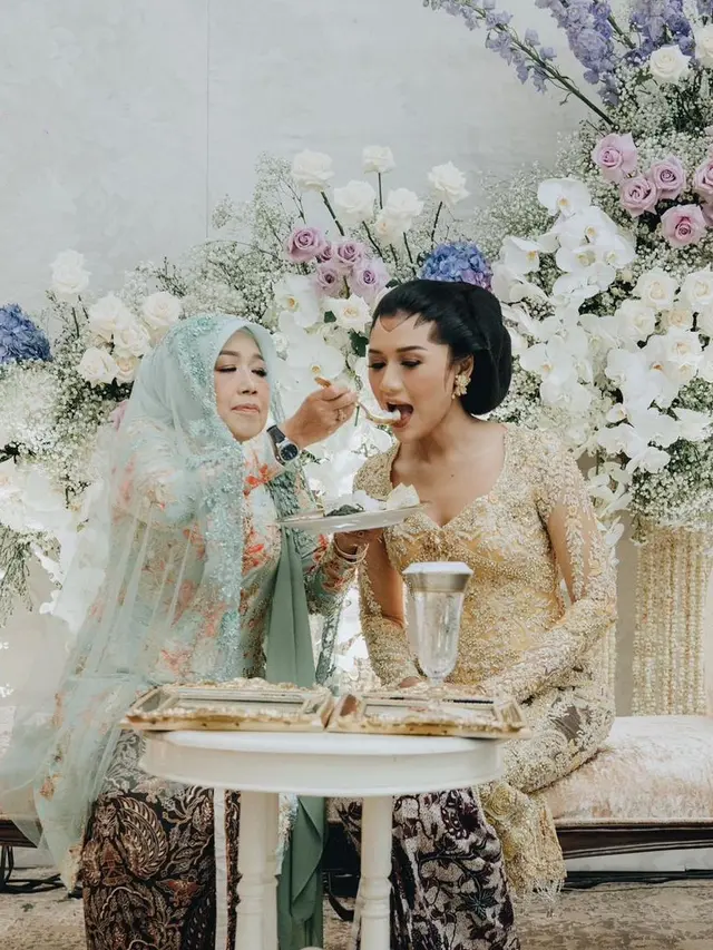 Erina Gudono Jalani Prosesi Dulang Pungkasan, Simbol Tanggung Jawab ...