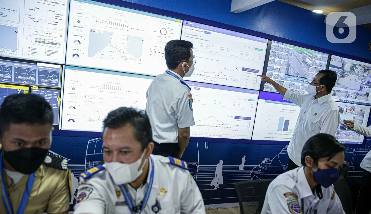 FOTO: Menhub Budi Karya Sumadi Tinjau Command Center Mudik 2022 - Foto ...
