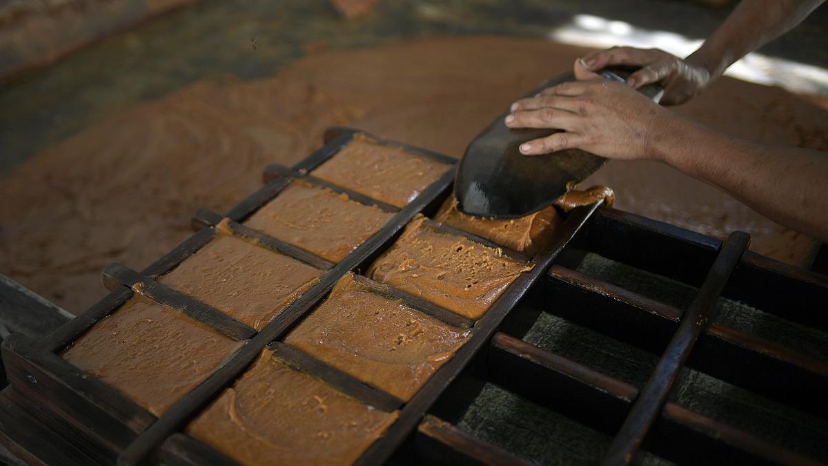 FOTO: Intip Proses Pembuatan Gula Tebu di Venezuela - Foto Liputan6.com