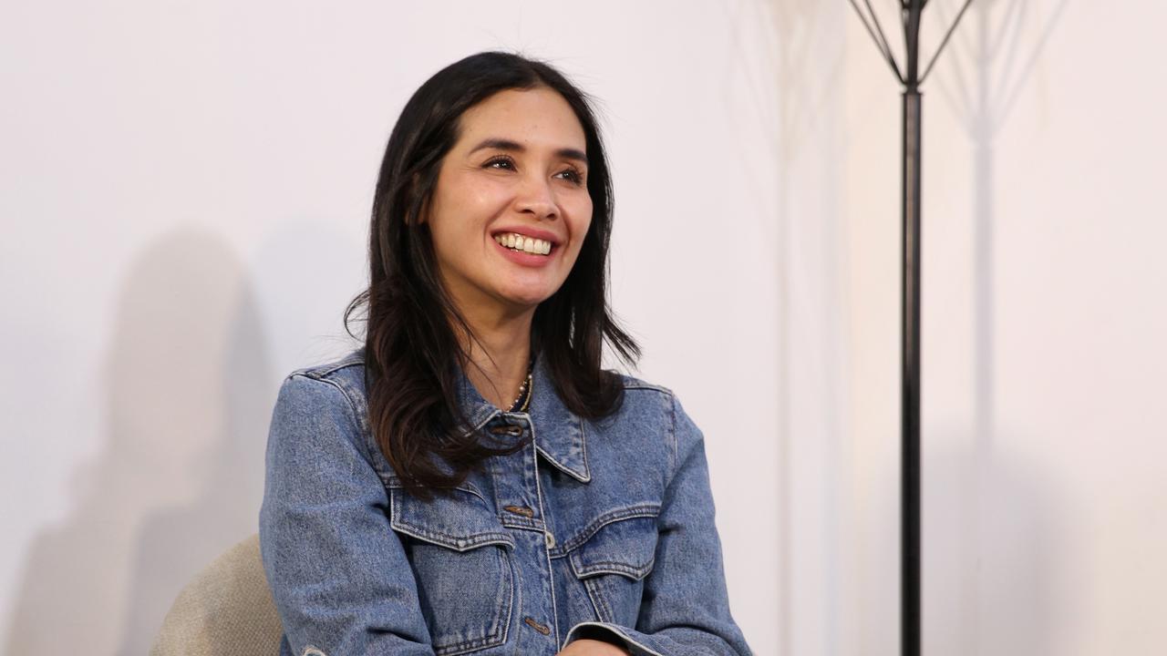 Marsha Timothy Hadapi Paranoid Naik Pesawat dengan Syuting Film Tukar ...