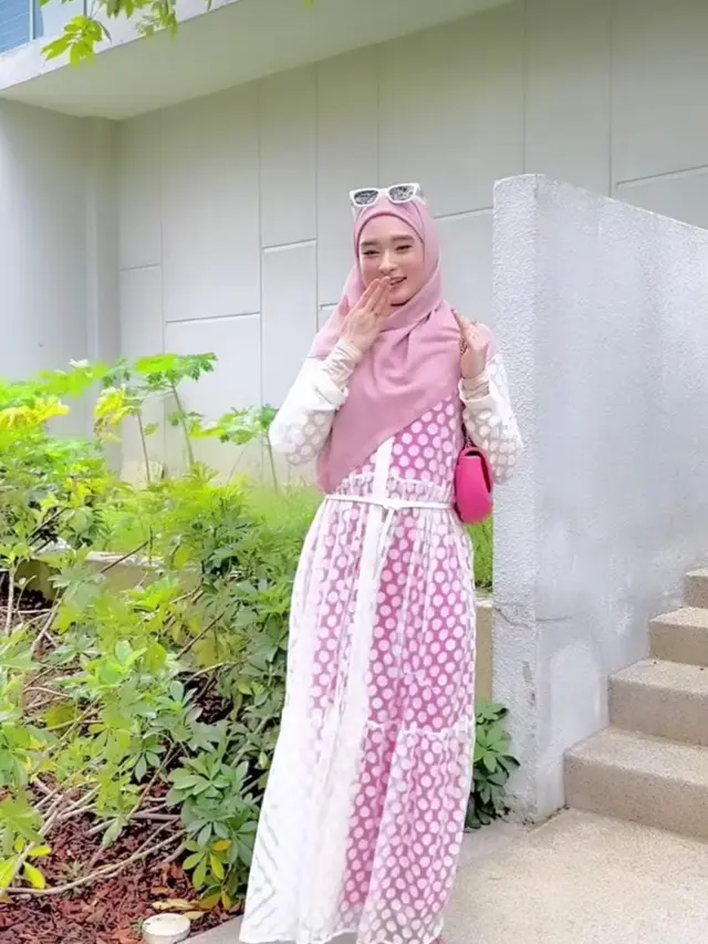 6 Potret Inara Rusli saat Cosplay Jadi Barbie, Tak Gagal Meski Berhijab - Entertainment Fimela.com