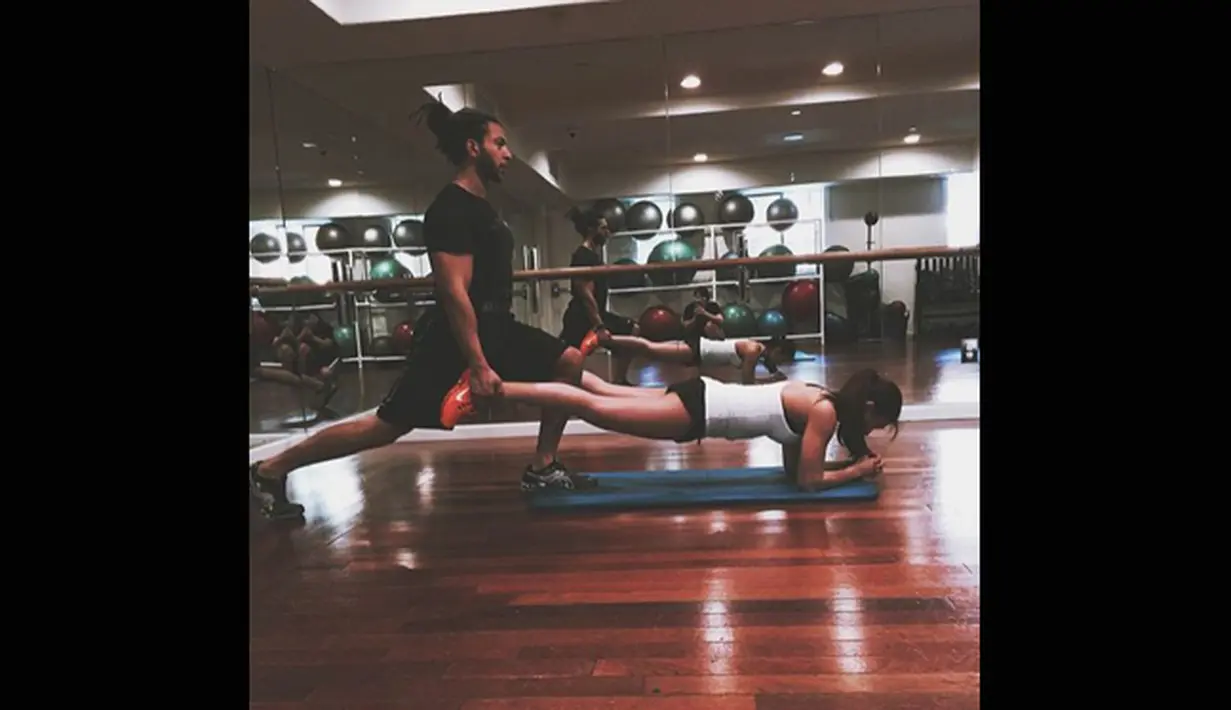 Foto Ini Membenarkan Kabar Hubungan Agnez Mo dan Devin Wiggins? - Foto ...