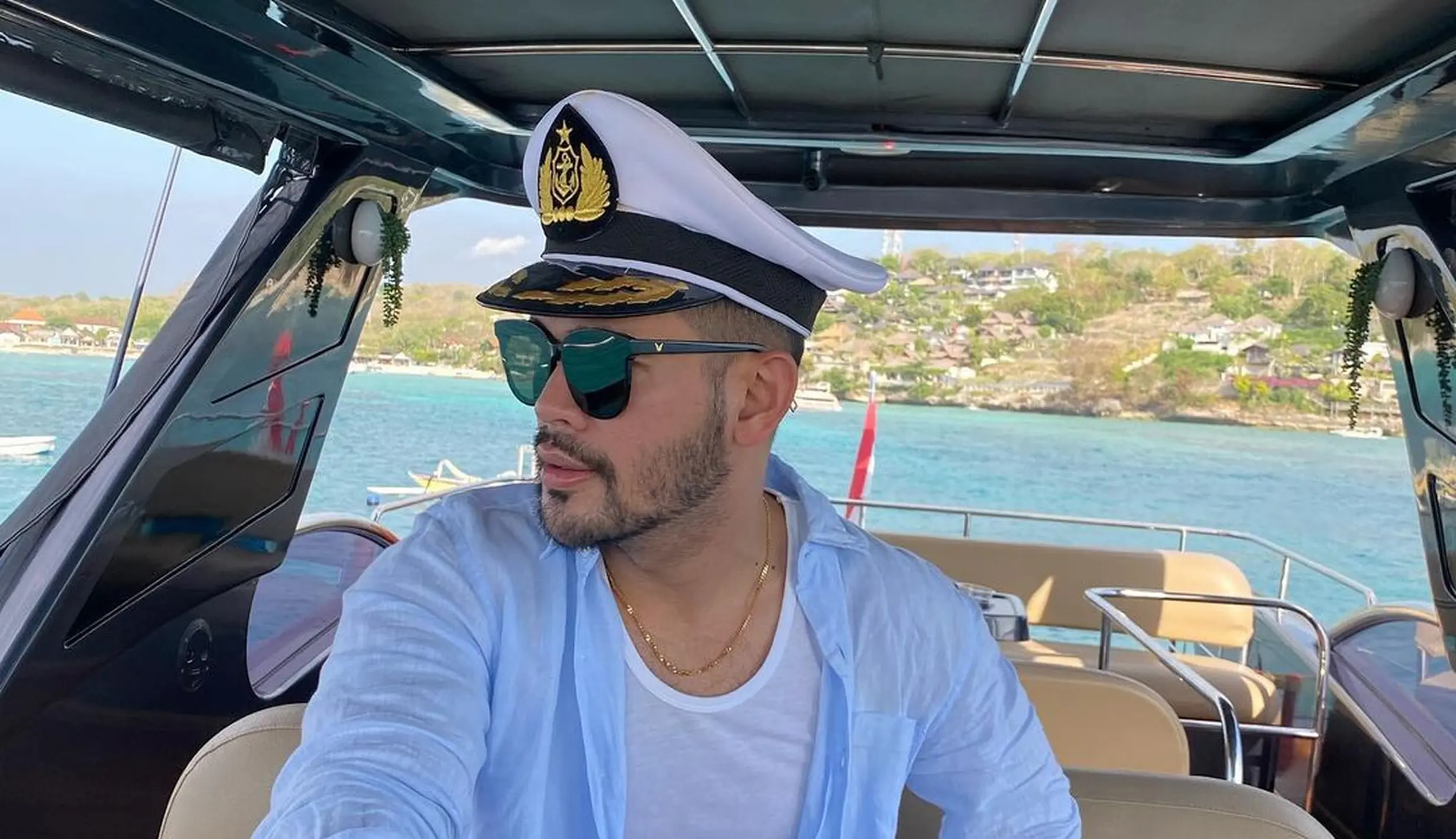 Gaya Kece Rian Ibram Pakai Kacamata Hitam, Pesonanya Bikin Ambyar ...