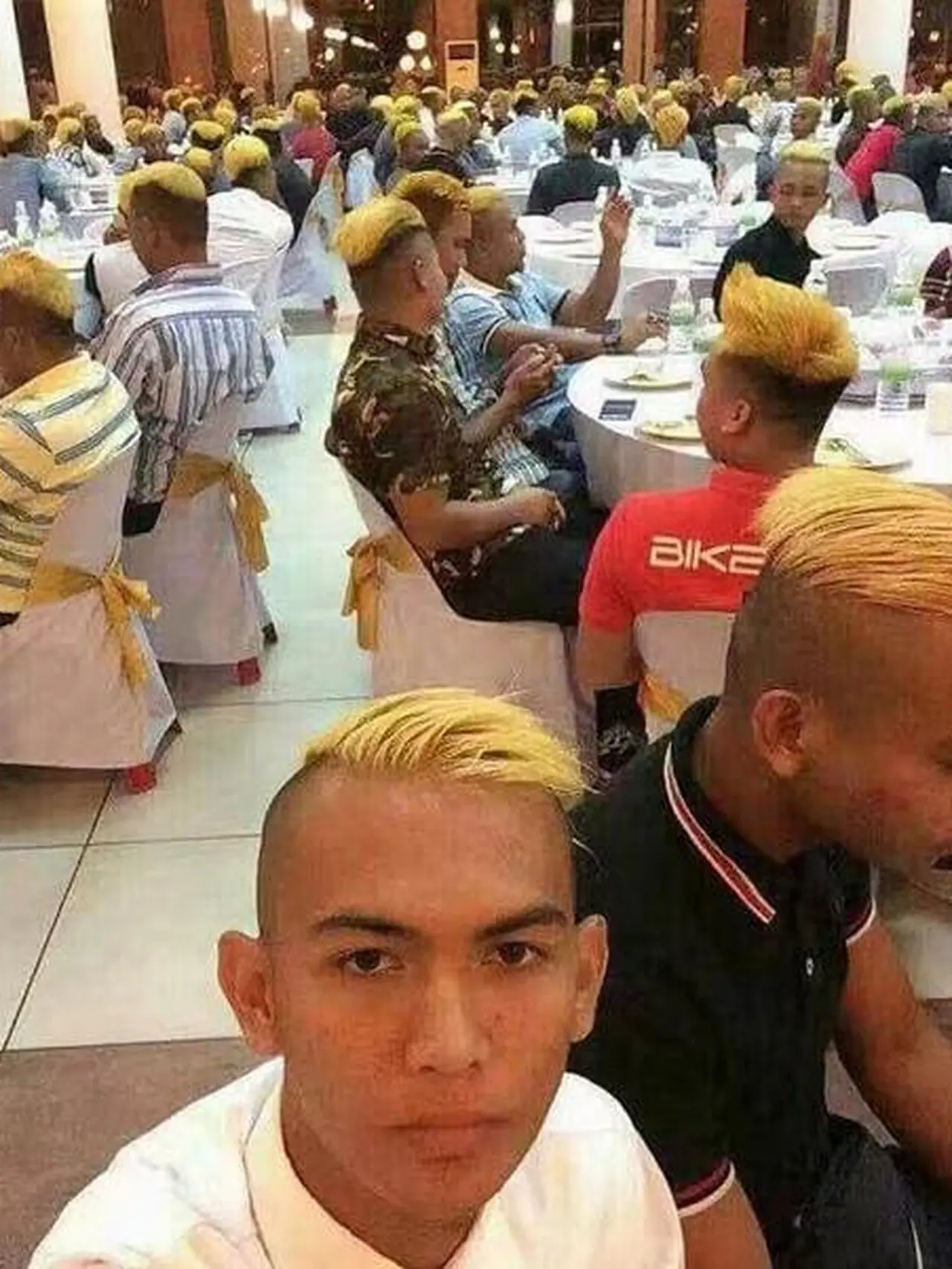 10 Potret Nyeleneh Orang Makan Bareng, Ada yang di Tengah Jalan - Hot ...