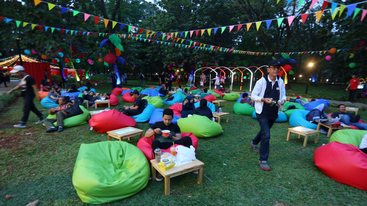 Gen Z, Pilih Jalan ke Restoran atau Order Online untuk Beli Makanan ...