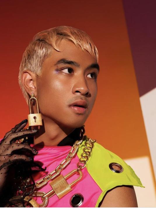 6 Inspirasi Gaya Nyentrik Devano Danendra, Pakai Kuteks hingga ...