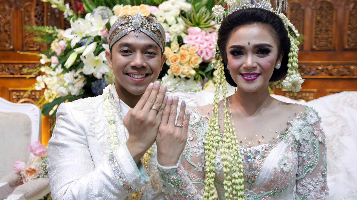 Sheza Idris Kini Resmi Jadi Nyonya Surya Ibrahim - Entertainment Fimela.com