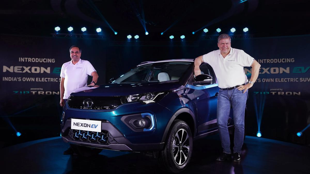 Tata Pamer Mobil Listrik Nexon, Daya Jelajahnya 300 Km - Otomotif ...